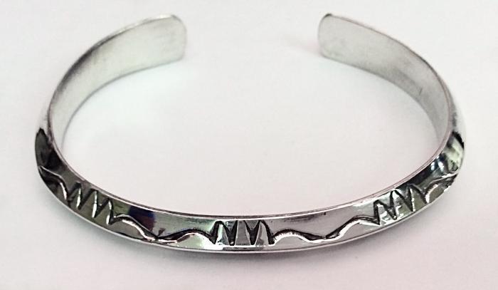 Navajo Elaine Tahe Stamped Triangle Cuff – Micah Gallery